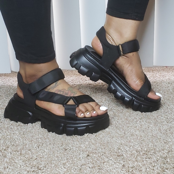 Unk | Shoes | 25 Black Chunky Sole Sandals | Poshmark